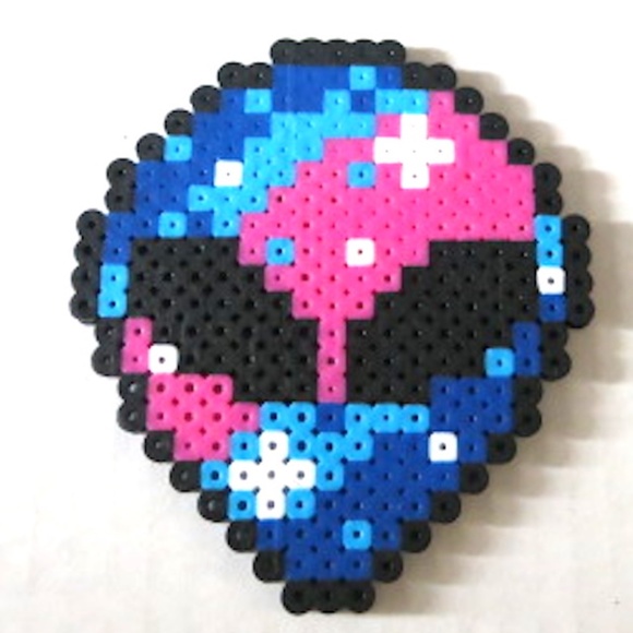 Perler Beads | Other | Perler Beads 3 Alien Heads Keychain Or Magnet ...